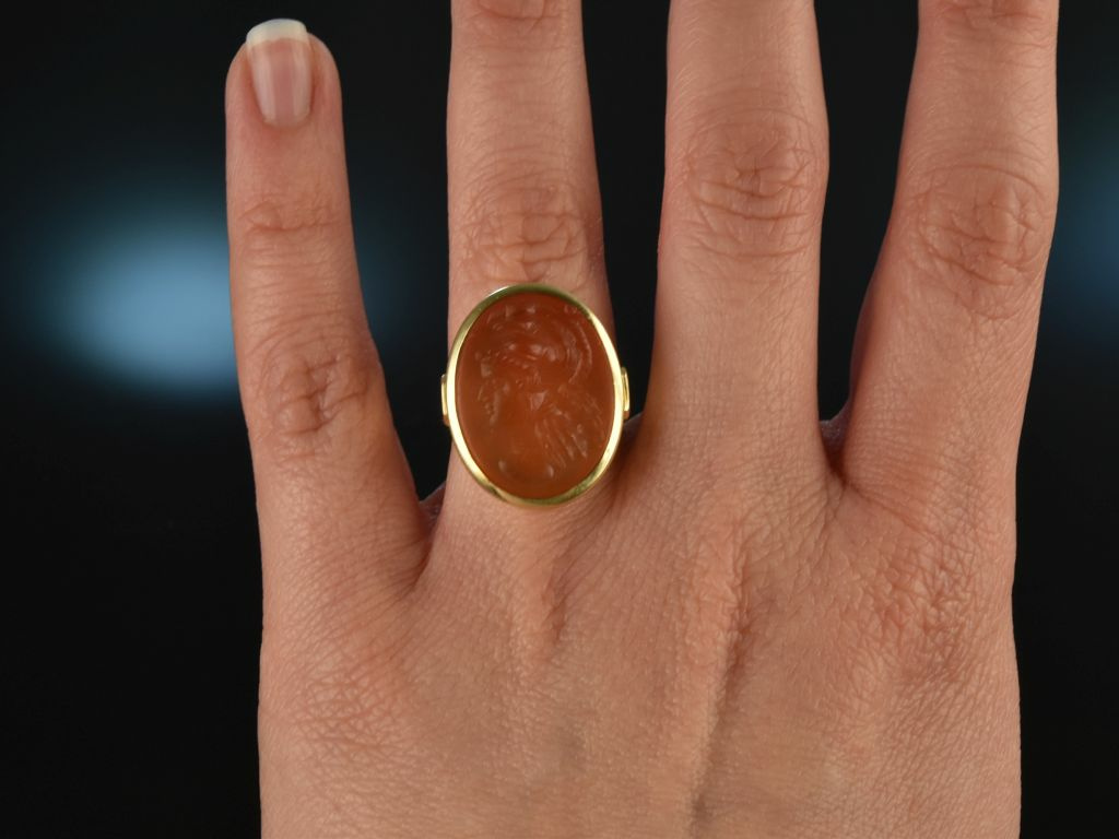 Um 1960! Ring mit historischem Karneol Intaglio der Athena Gold 585 ...
